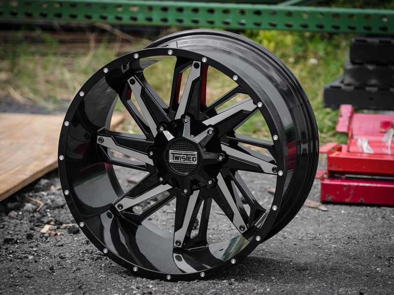Twisted Off-Road Machined Black Razor Wheels | Rugged Ridge